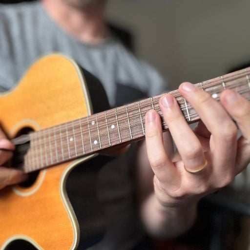 Guitar Finger Pain and Wrist Pain: The Causes and How to Fix It
